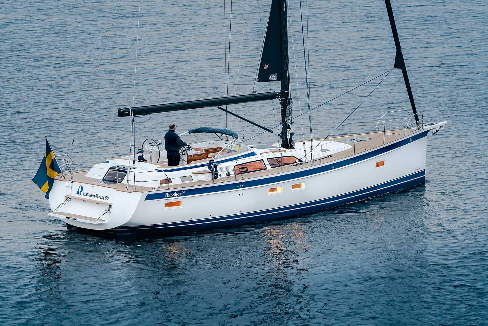 Luxury leader - Sails