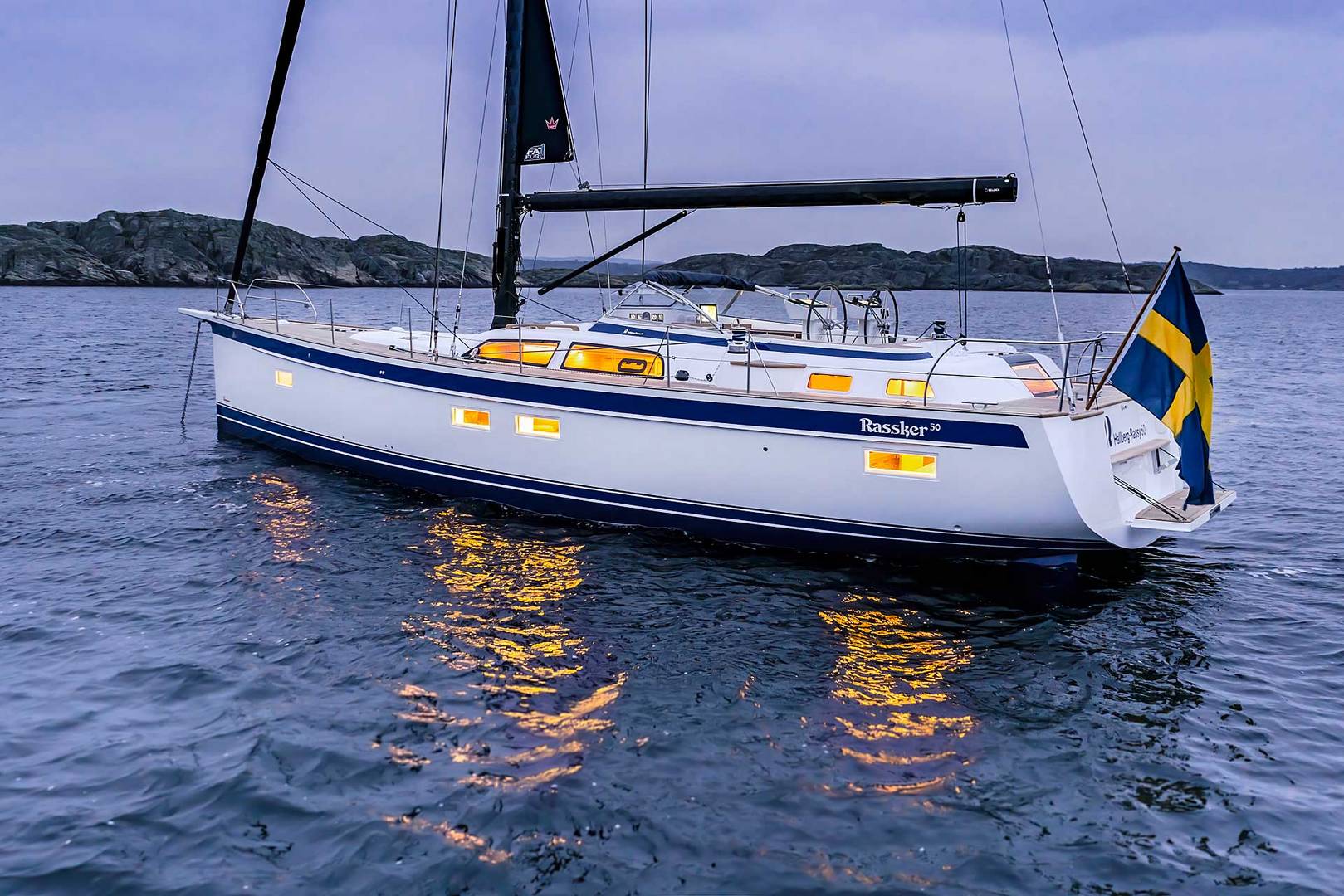 Luxury leader - Sails